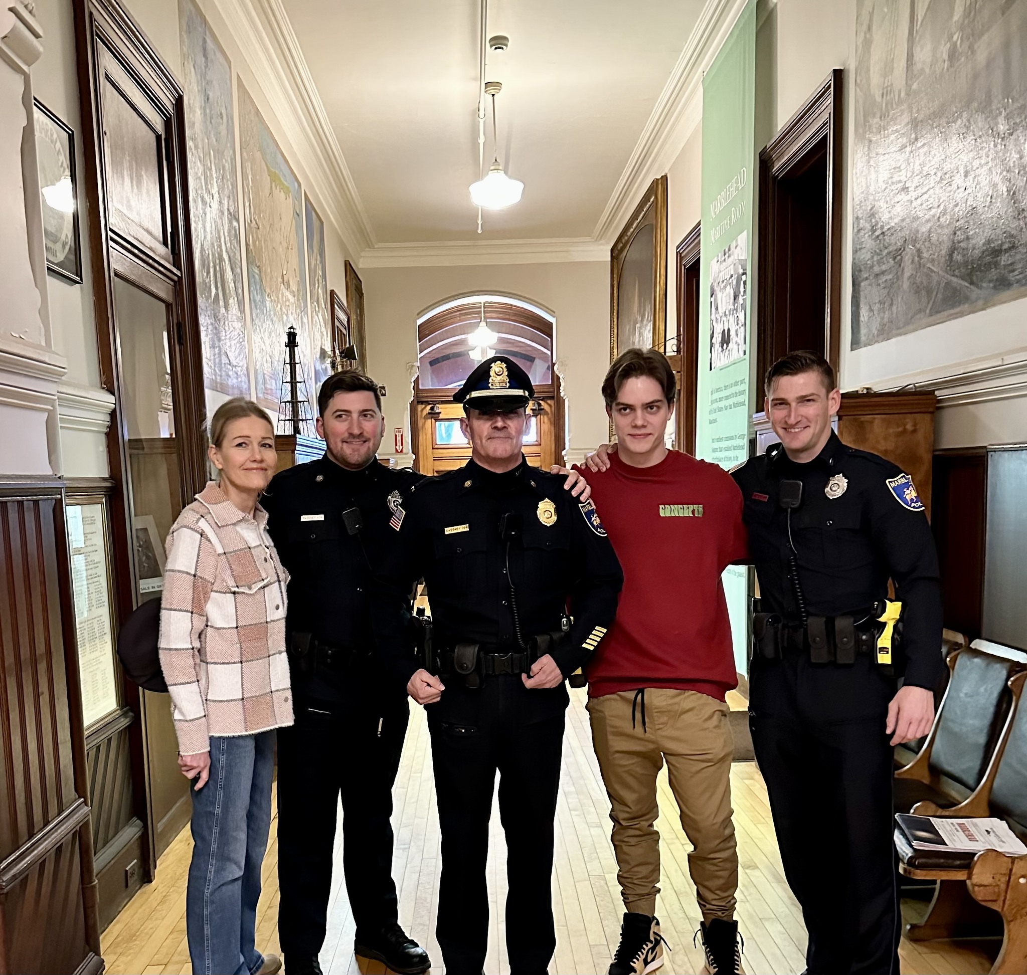 Police lieutenant honored for daring, life-saving rescue right before ...