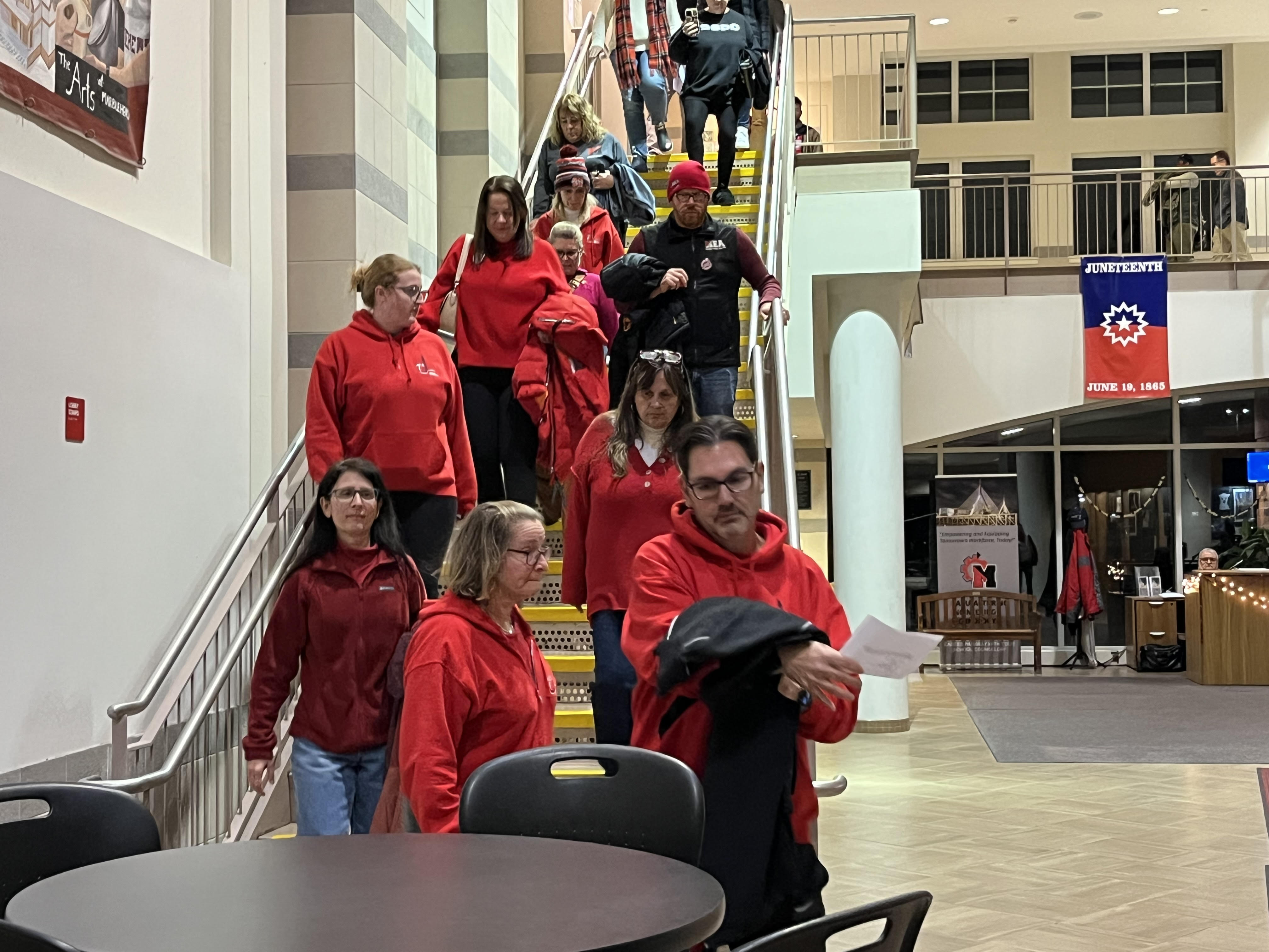 BREAKING NEWS: Teachers contract settled, schools set to open Wednesday ...